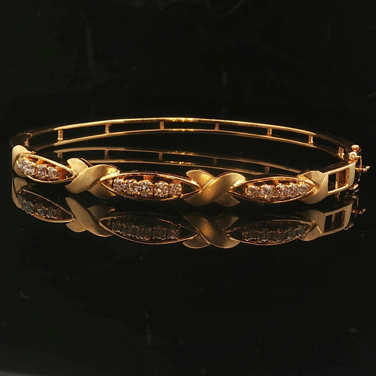 18k Yellow Gold and Diamond 15.6g Fancy X Bangle Bracelet 6.75 ...